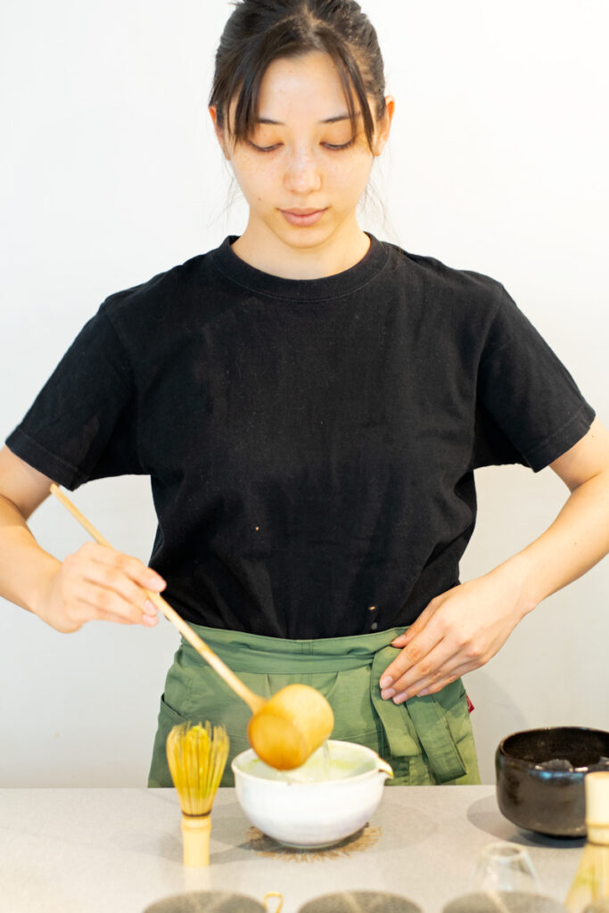 How to Whisk Matcha - eyes and hour