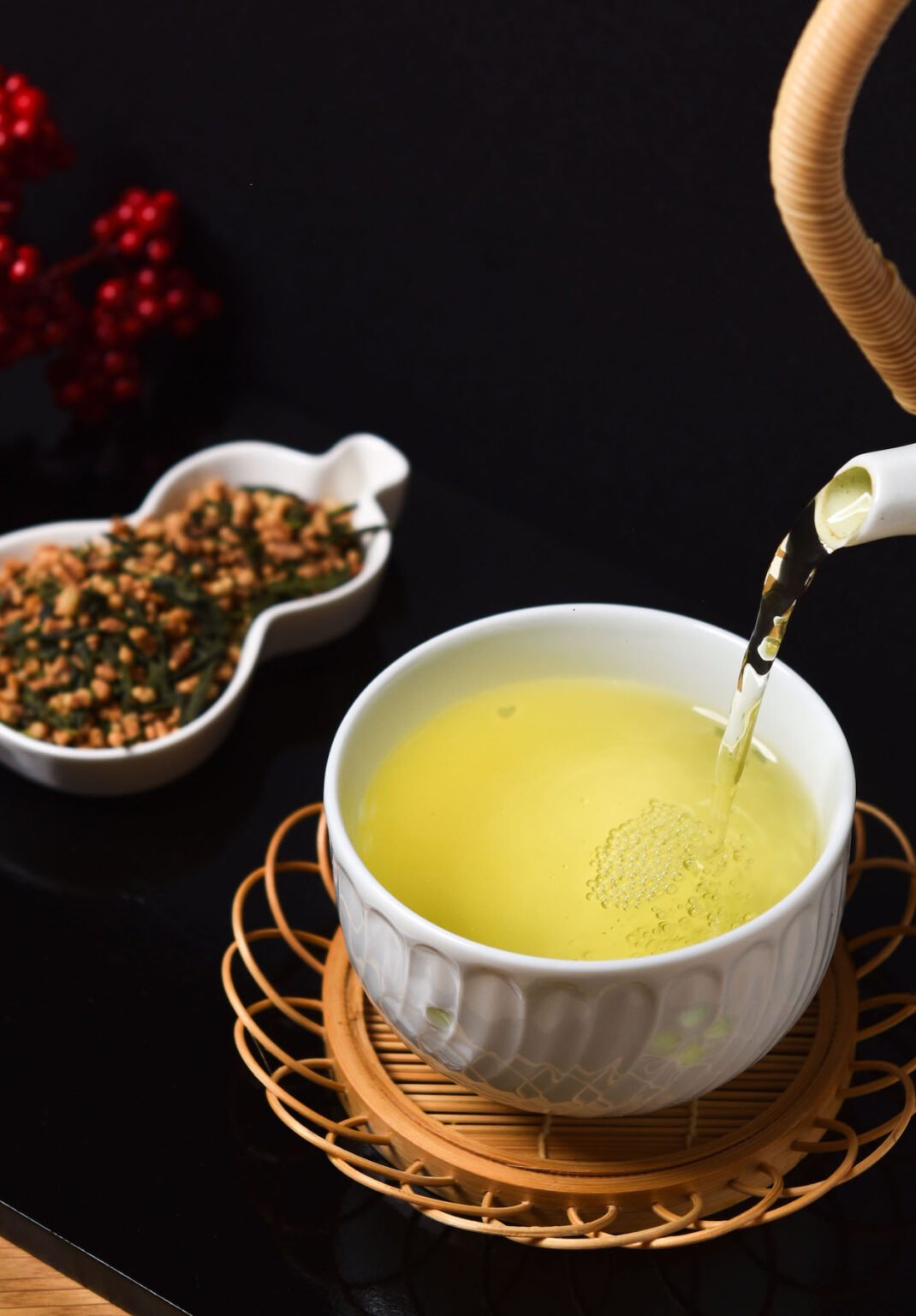 Genmaicha vs Green Tea: The Nuttiest of Green Teas - eyes and hour
