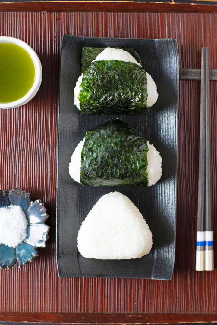 How to Wrap Onigiri (Keep Nori Crisp + 3 Easy Methods)eyes and hour